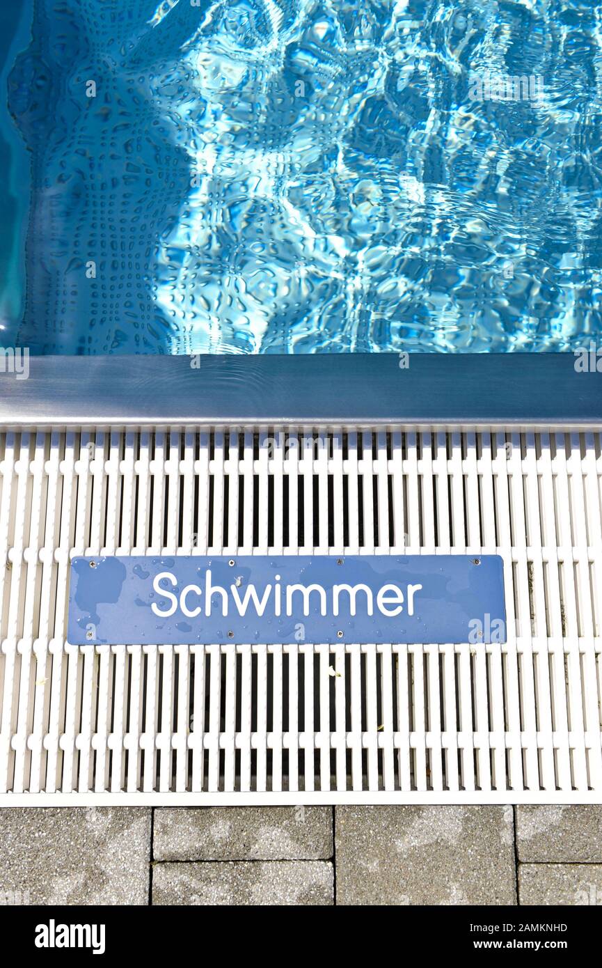 Swimming pool at the Michaelibad in Munich. In the picture the area for ...