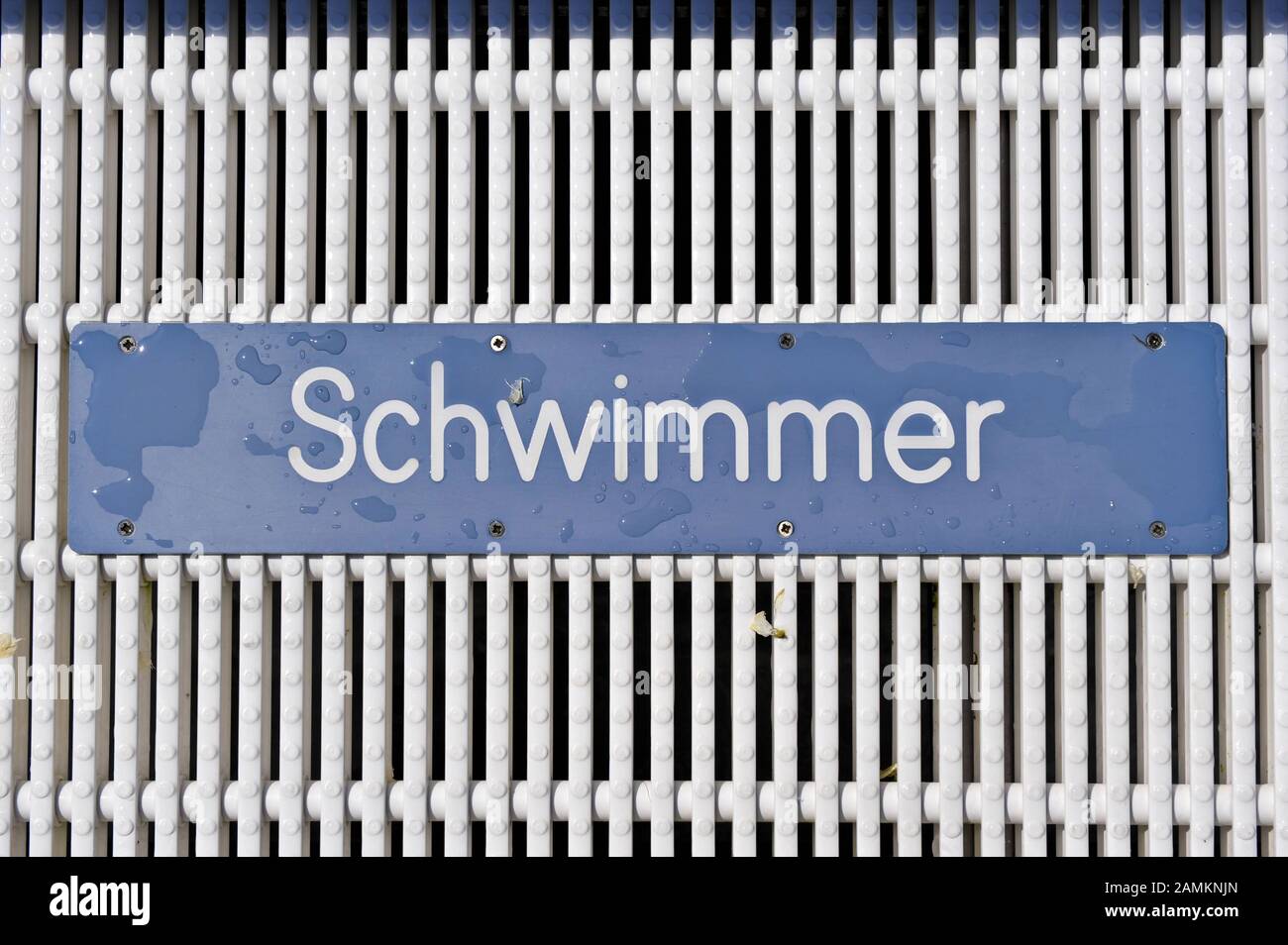 Swimming pool at the Michaelibad in Munich. In the picture the area for ...