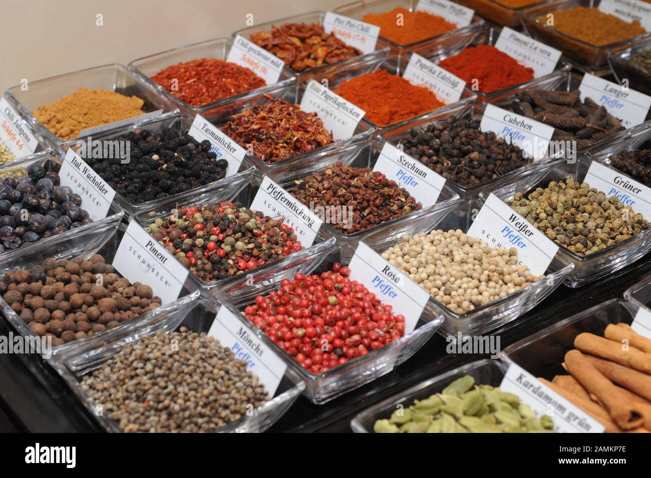 Various spices from the assortment of star chef Alfons Schubeck ...