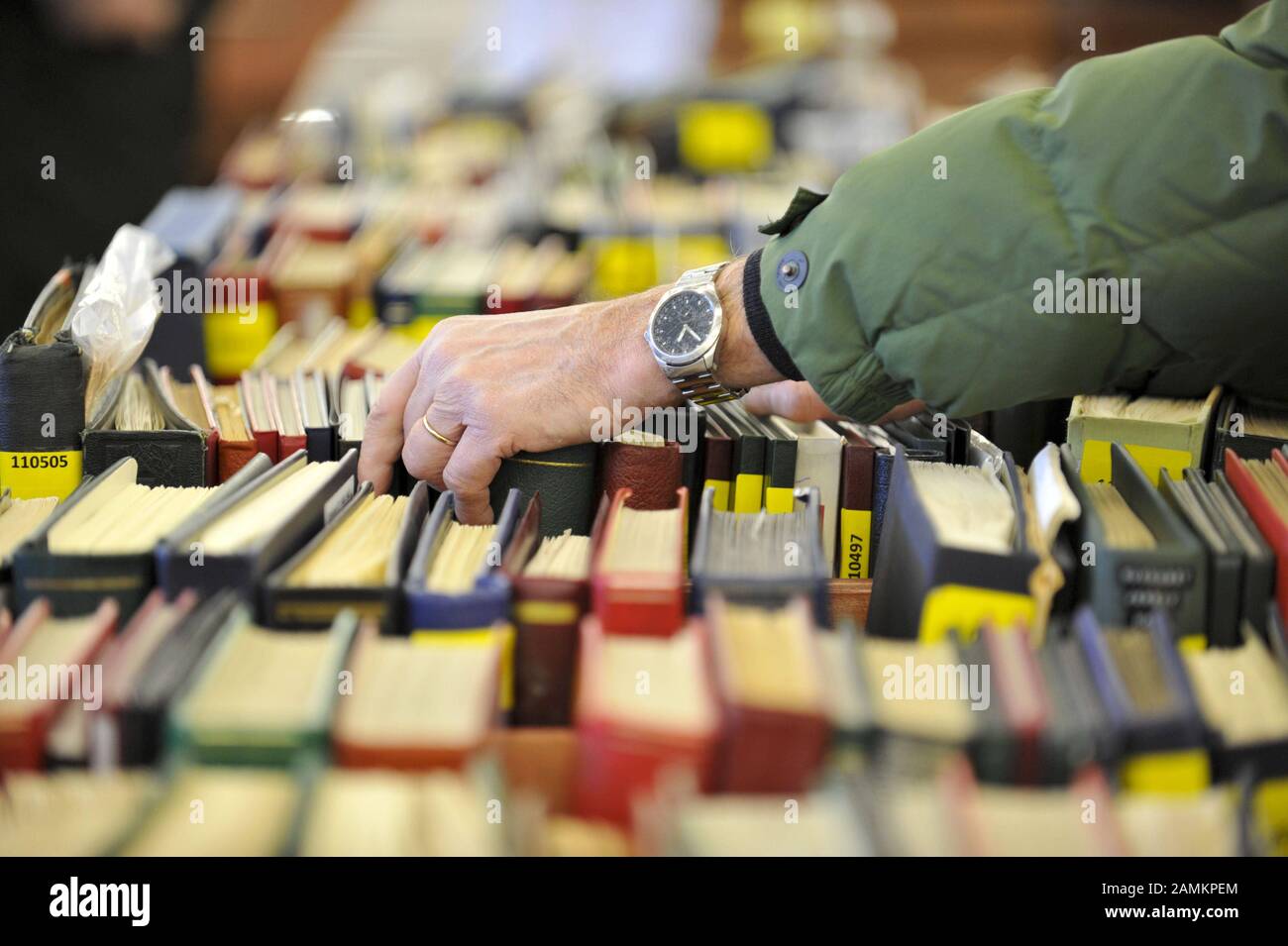 Stamp collectors hi-res stock photography and images - Alamy