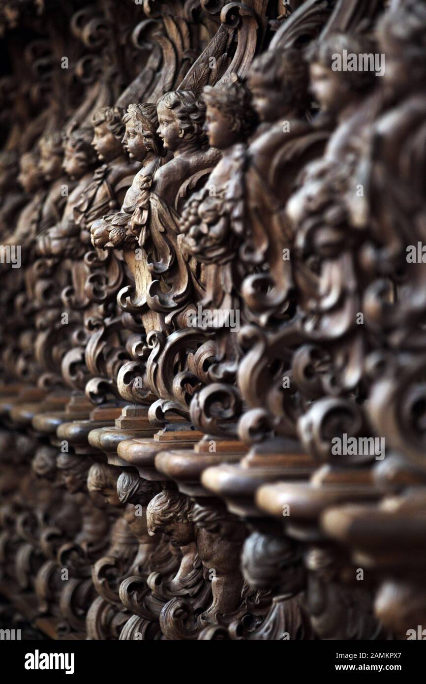 Interior view choir choir stalls hi-res stock photography and images ...