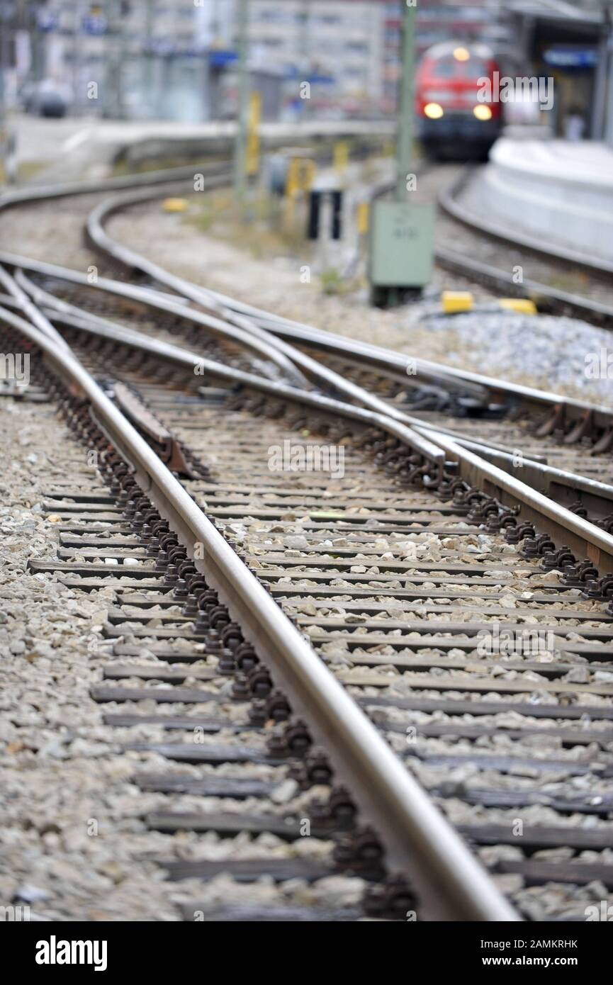 Overhead railway tracks hi-res stock photography and images - Alamy