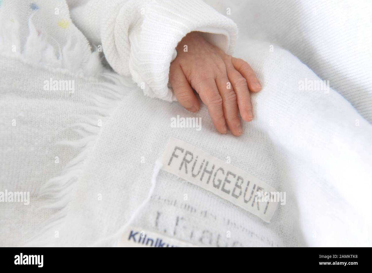 Premature baby in the "premature infant ward" at the Großhadern Clinic ...