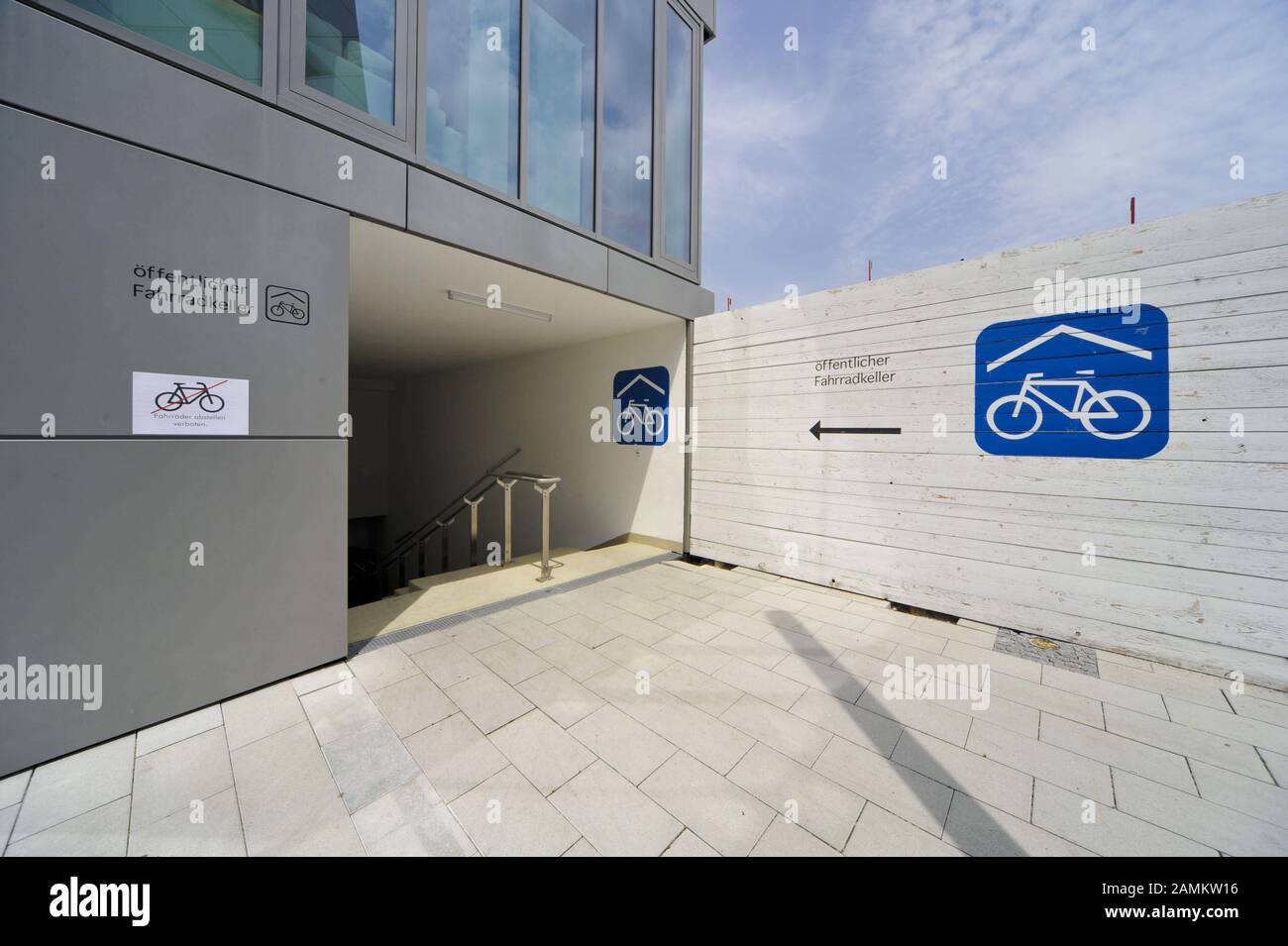 Signpost to the public bicycle cellar of the "Pasing-Arcaden" at the ...