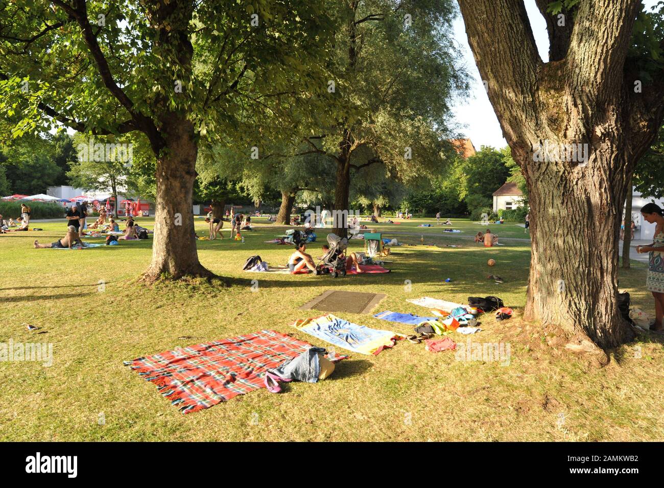Summer 2013: sunbathing lawn at the Ungererbad in Schwabing. [automated ...