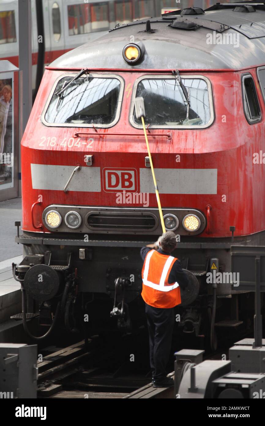 Washing a locomotive hi-res stock photography and images - Alamy