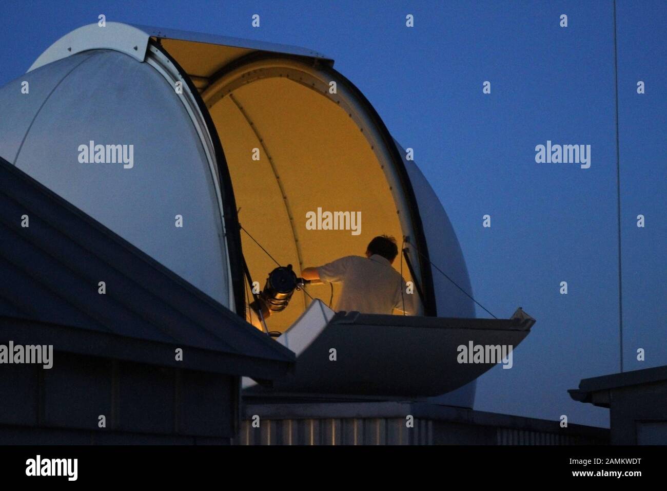 Guided tour of the Munich Public Observatory [automated translation ...