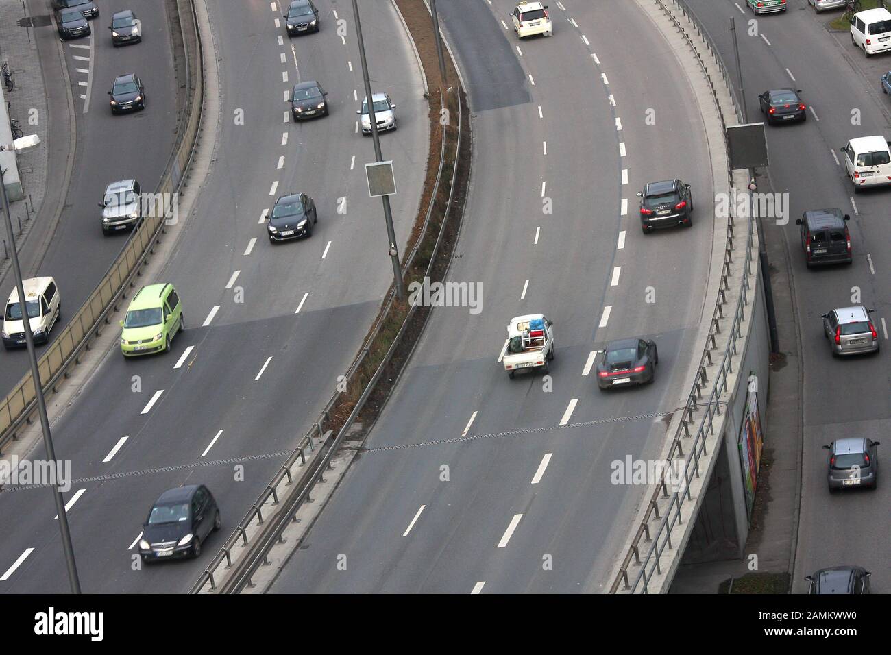 Traffic artery Mittlerer Ring in Munich: in the picture the Landshuter ...