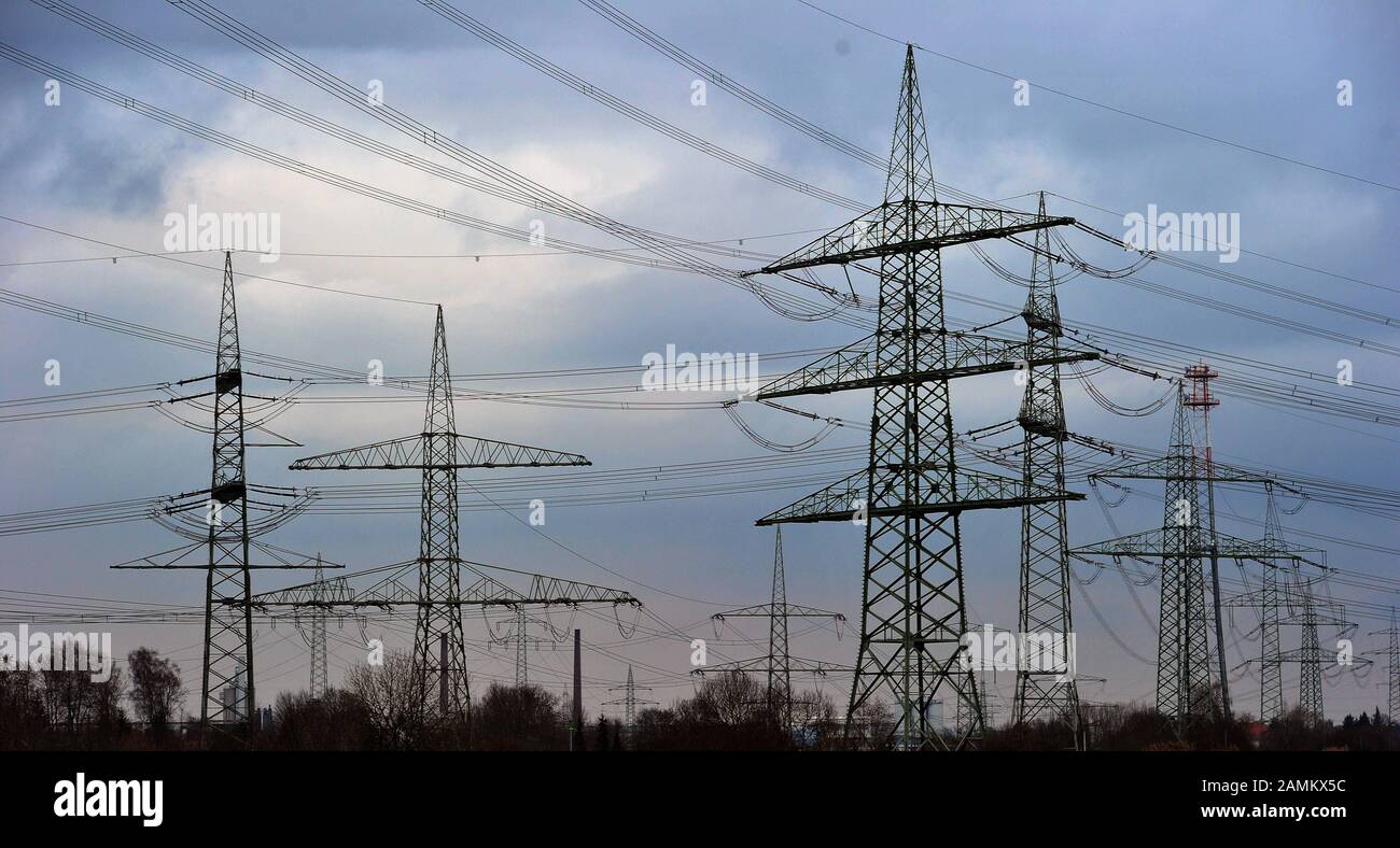 Power pylons near the RWE substation near Meitingen (Augsburg district ...