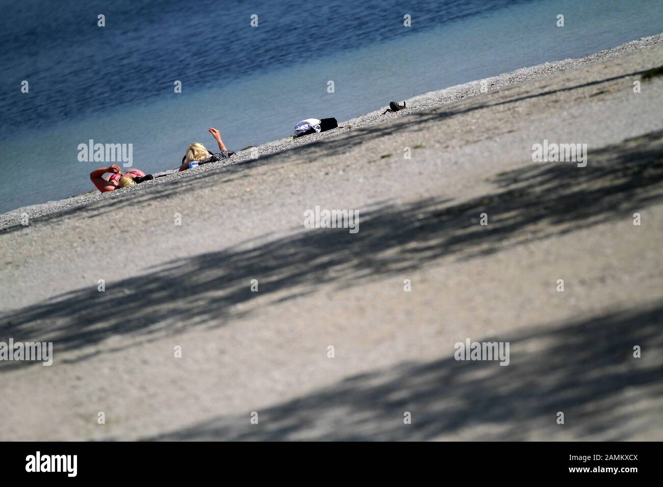 Bathers at the Lußsee. The lake is part of the Langwieder Seenplatte ...