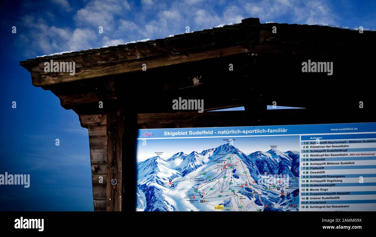 Slope map hi-res stock photography and images - Alamy