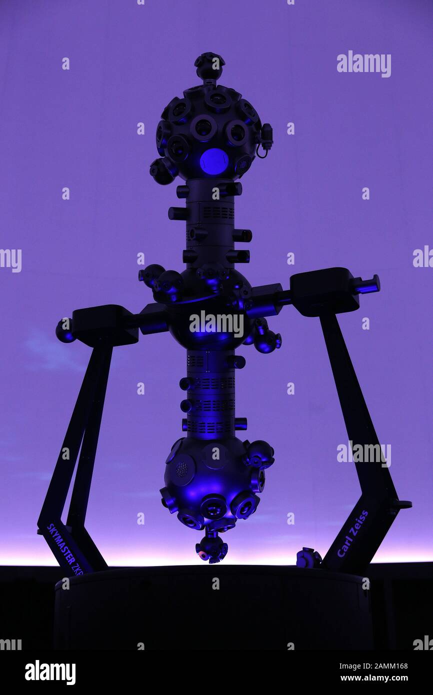 Zeiss planetarium projector hi-res stock photography and images - Alamy