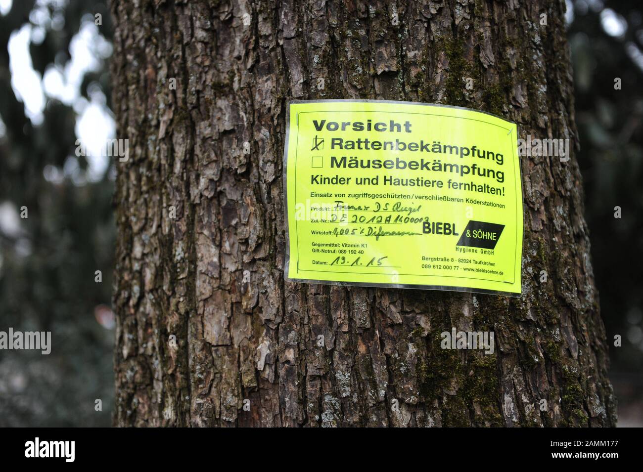 Warning sign "Beware of rat control" in the Nußbaumpark in downtown ...