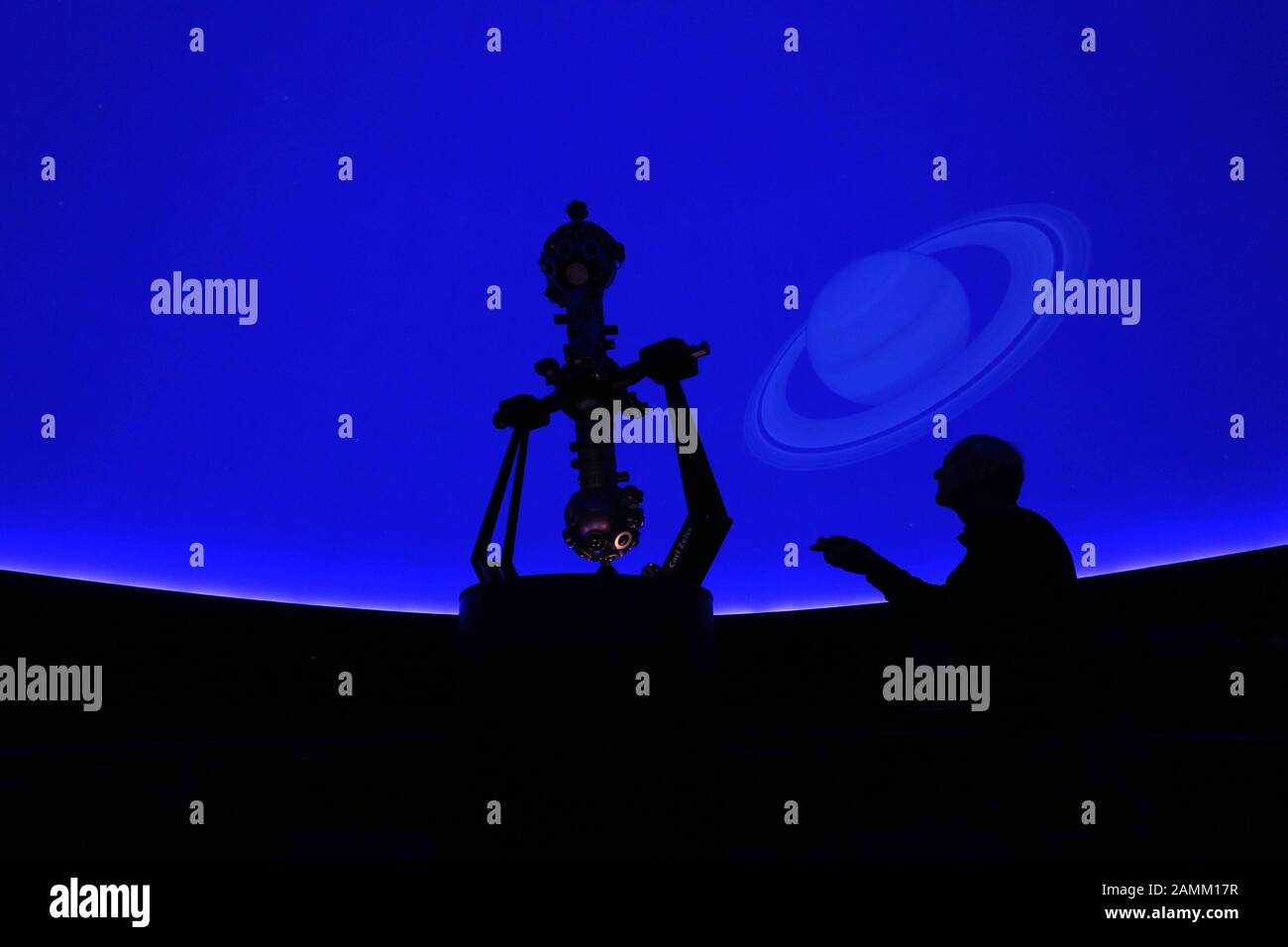 Last preparatory work in the elaborately modernized planetarium under ...