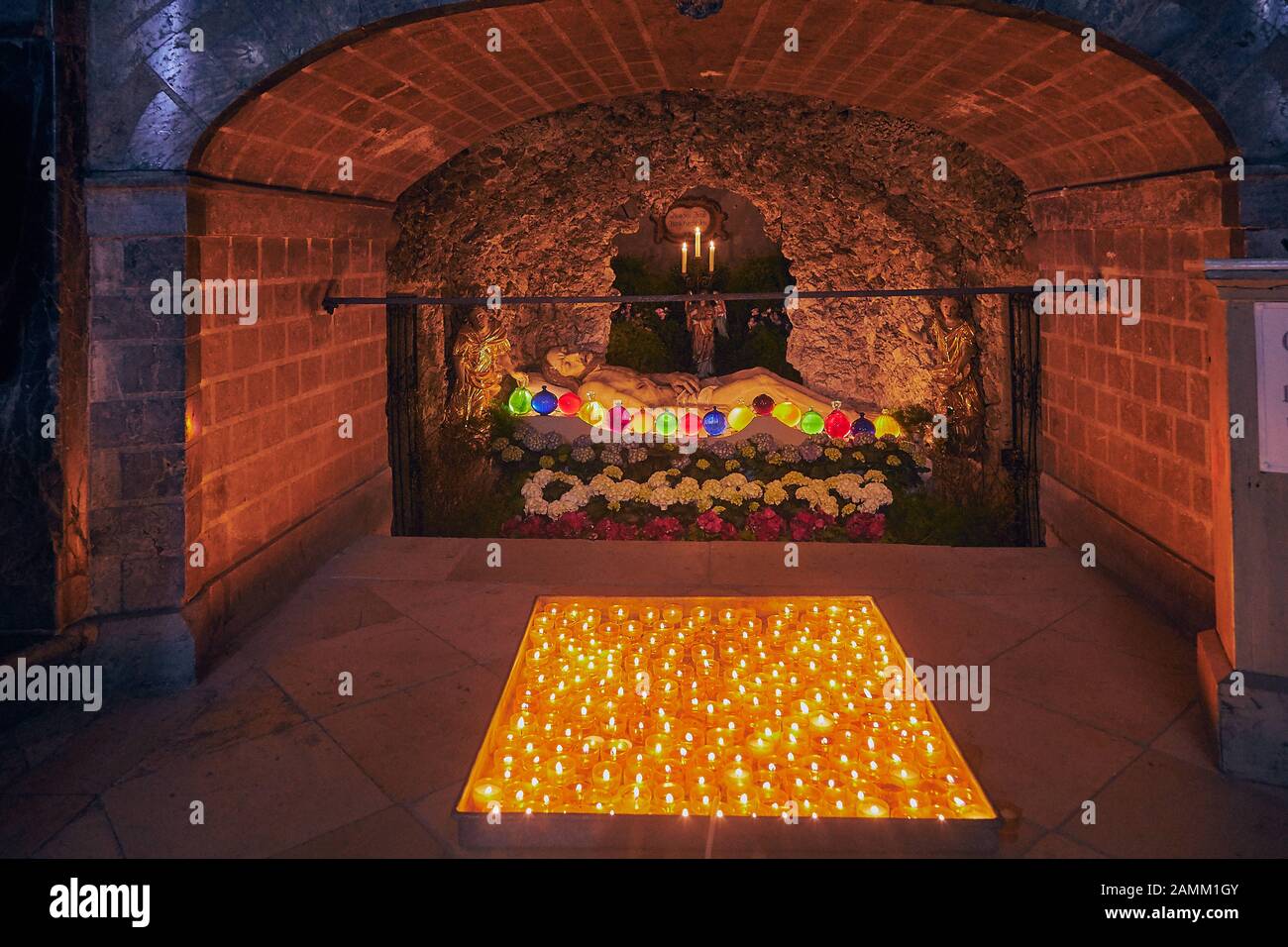 Holy Sepulchre Easter traditions Calvary Church of the Holy Cross, Holy ...