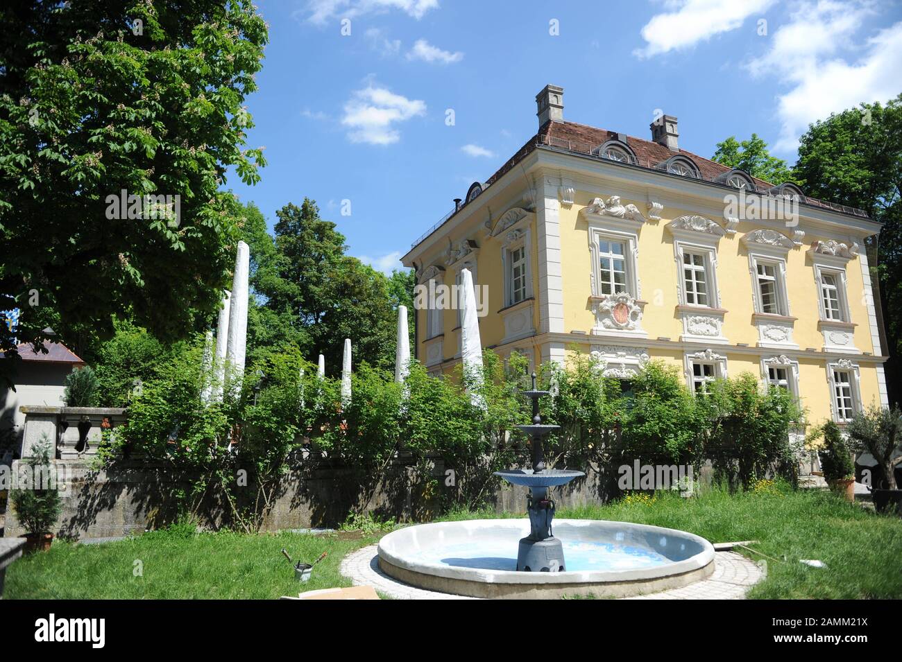 The bamberger house in the luitpoldpark in schwabing hi-res stock ...