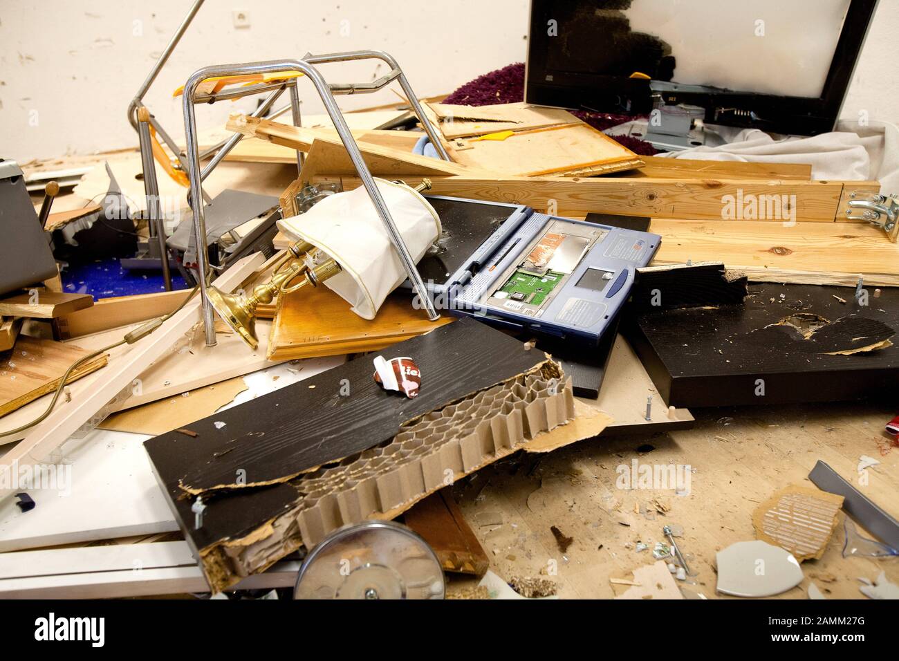 The establishment of an office in the anger room in Pasing. The anger ...