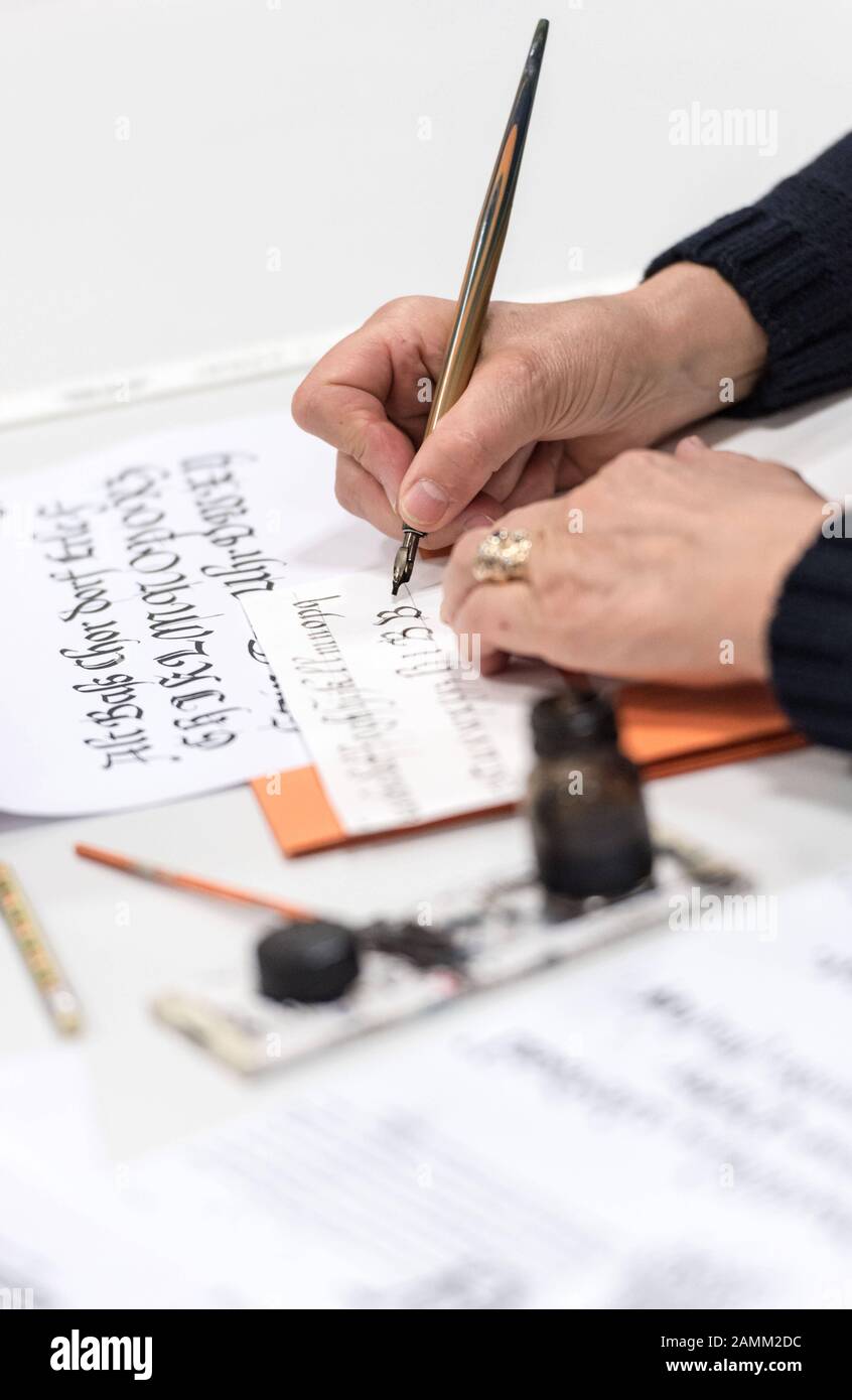 Participant in the calligraphy course at the Volkshochschule (VHS) in ...