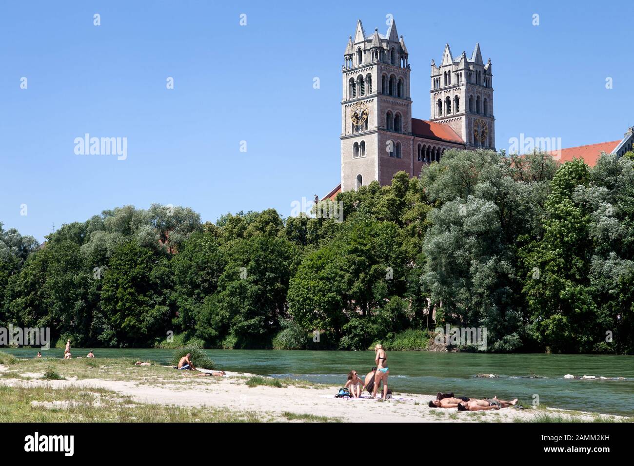 People seeking relaxation on the Isar near the Reichenbach Bridge, in ...