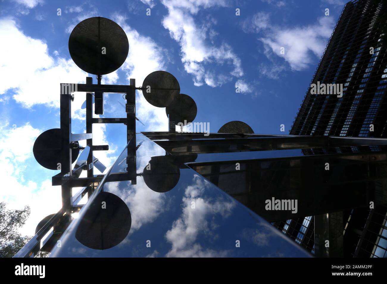 The kinetic object "Chronos 10 B" by the Hungarian artist Nicolas ...