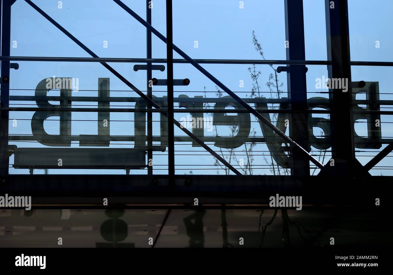 The lettering "Bayern LB" on the building of the Bayerische Landesbank ...