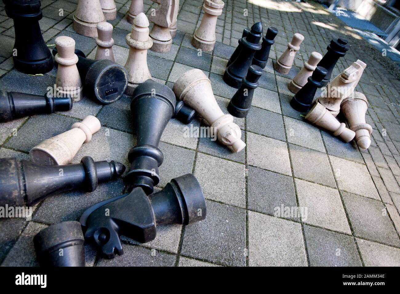 Open air chessboard hi-res stock photography and images - Alamy