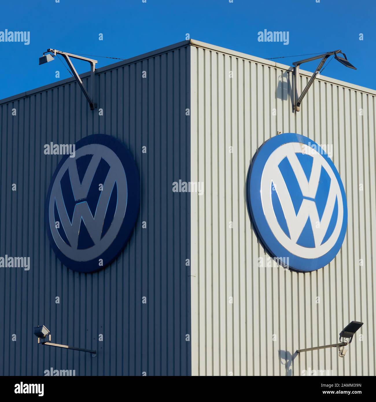 Vw logo production hi-res stock photography and images - Alamy