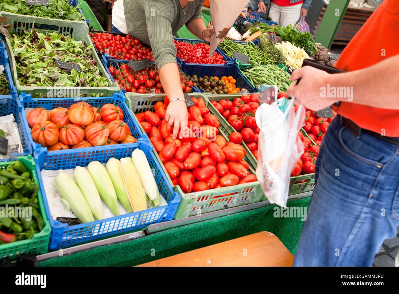 Vegetable stand at the Munich Viktualienmarkt. [automated translation ...
