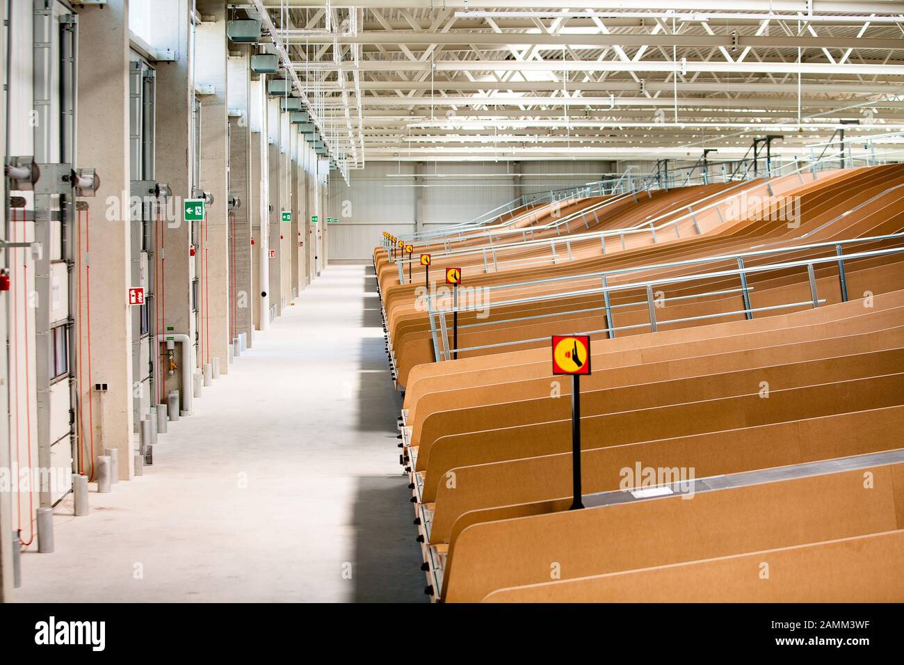 DHL's new distribution center in Munich Neuhausen. Here are the slides ...