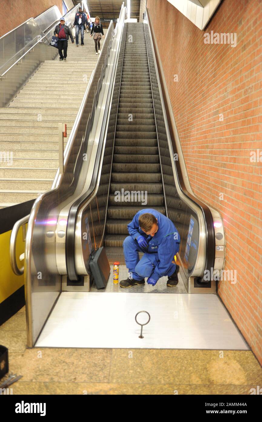 Escalator repair hi-res stock photography and images - Alamy