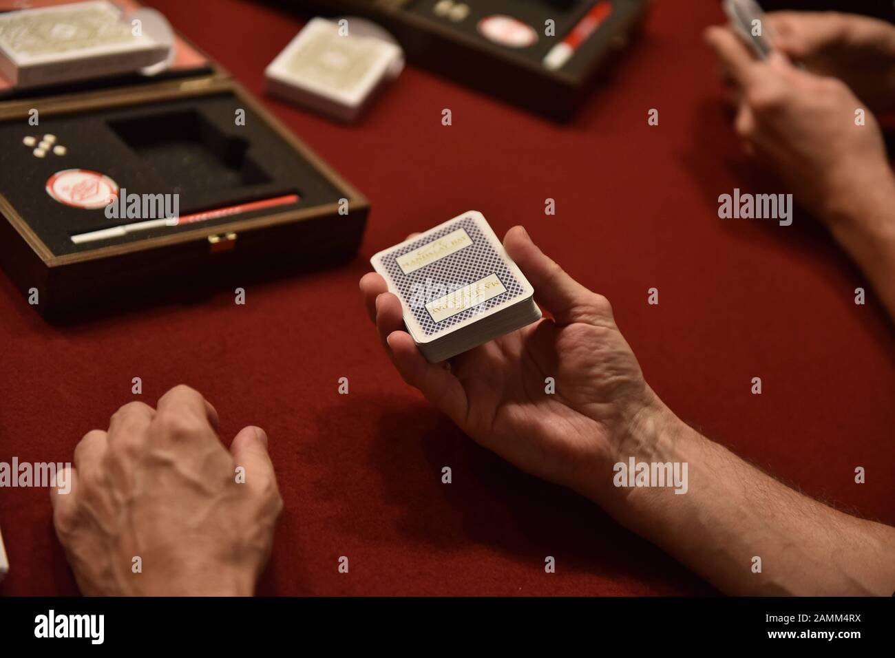 Learn magic card trick hi-res stock photography and images - Alamy