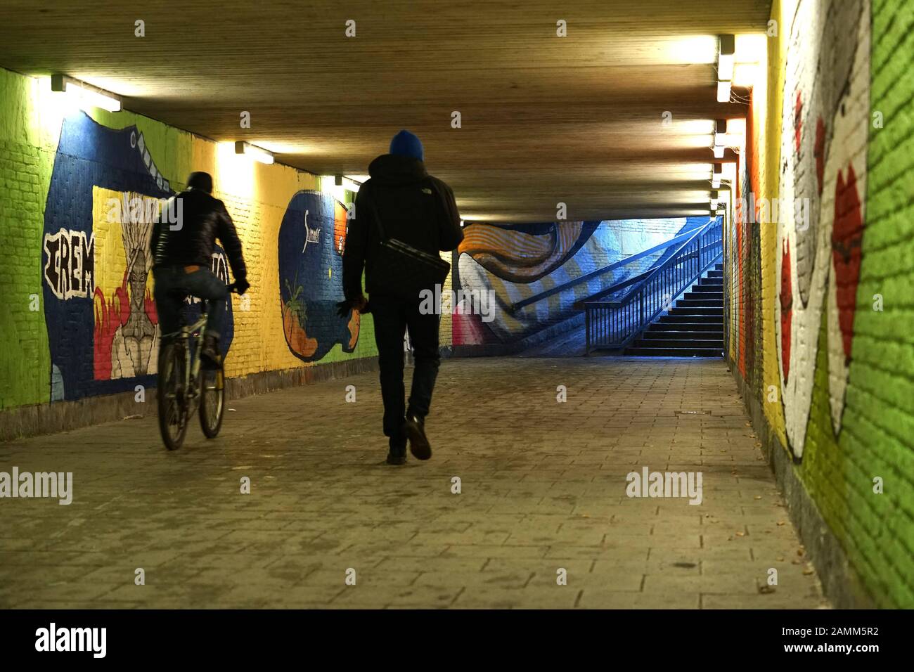 Under the guidance of the graffiti artist Mathias Köhler ("Loomit ...