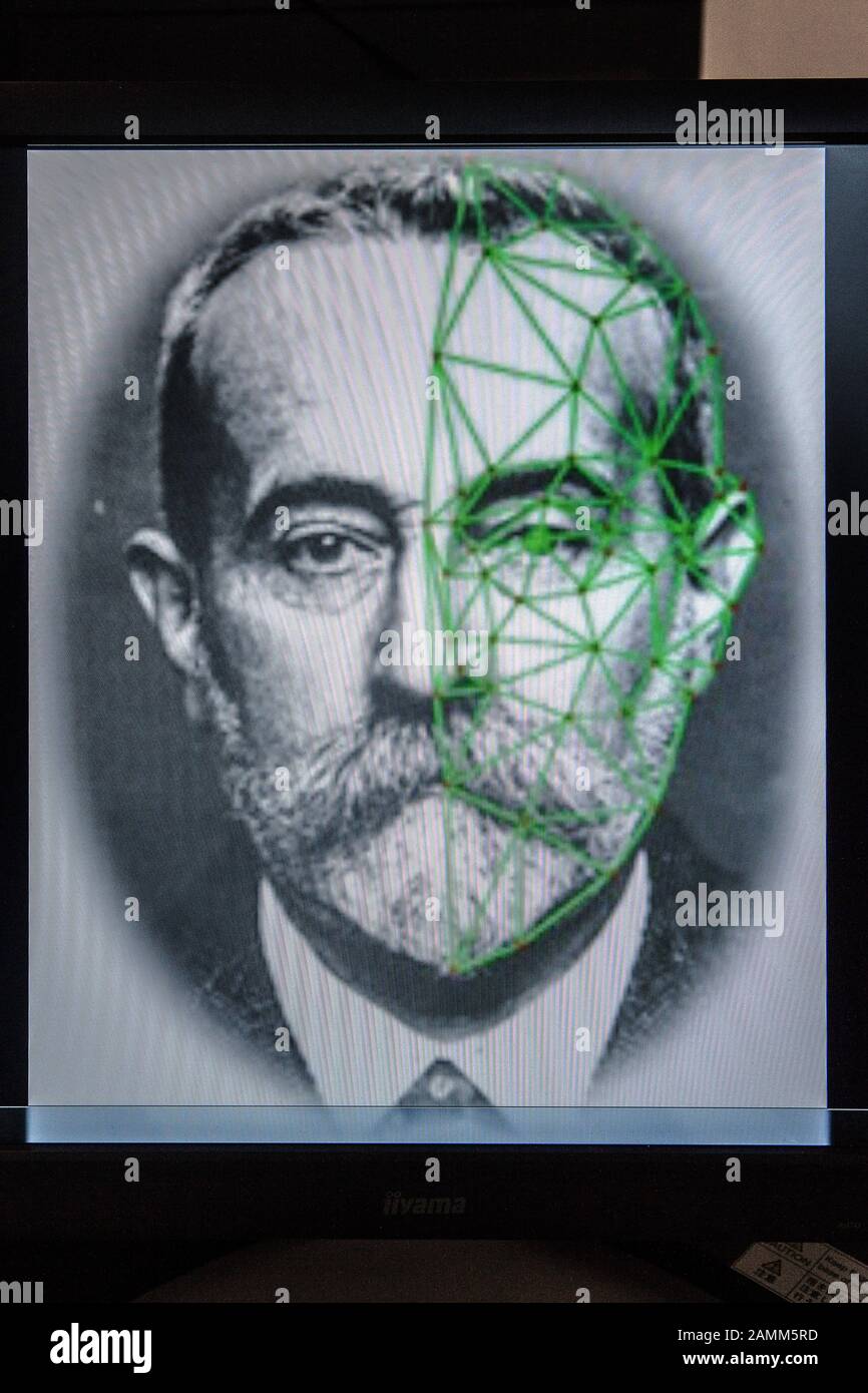 Facial recognition software police hi-res stock photography and images ...