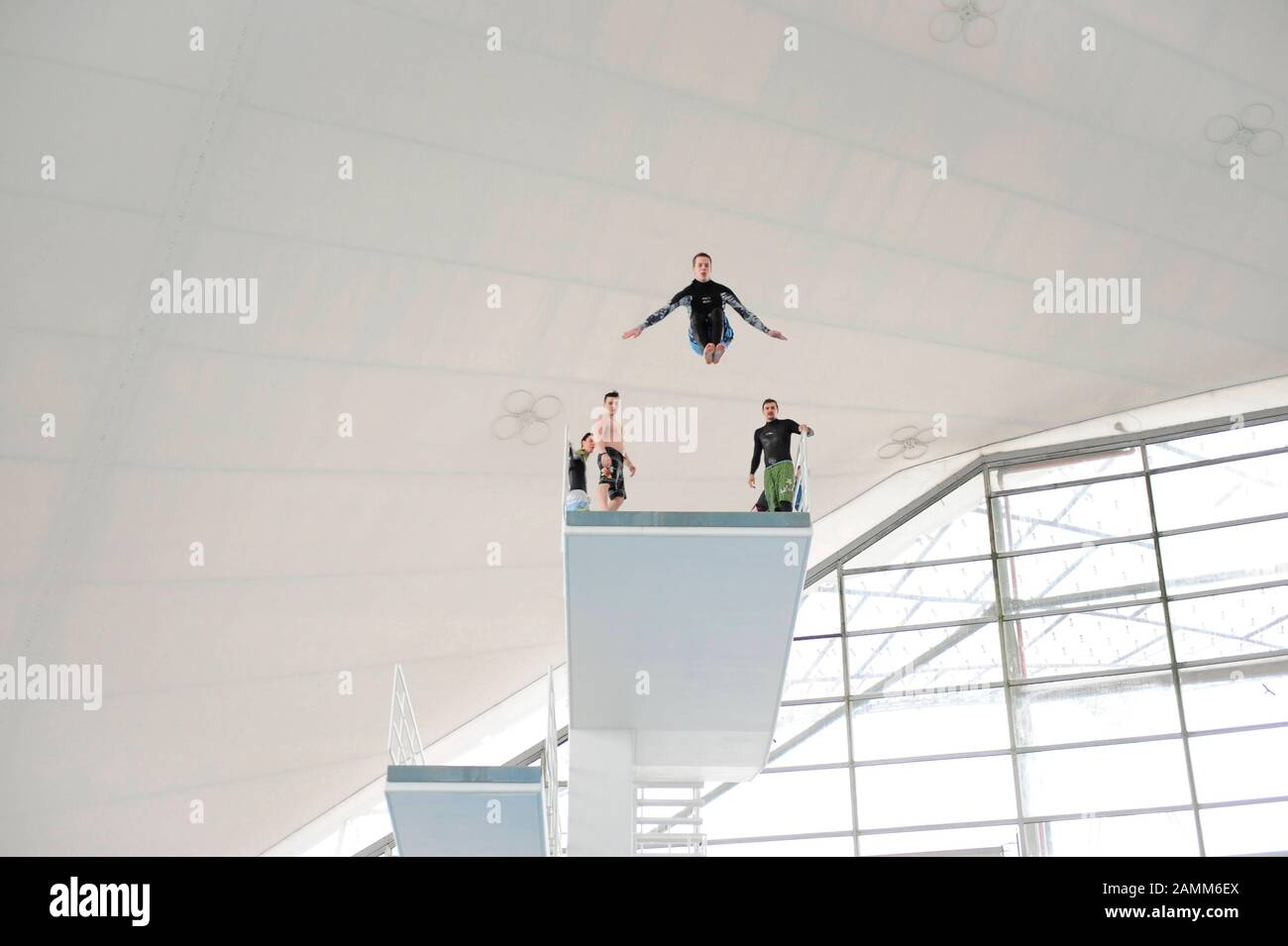 High diving hi-res stock photography and images - Alamy