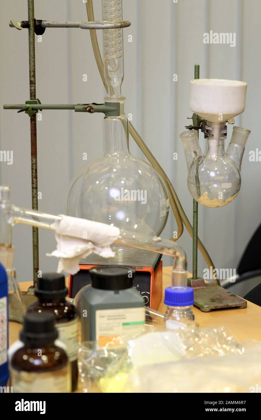 The Munich narcotics squad has excavated a drug laboratory in Germering ...