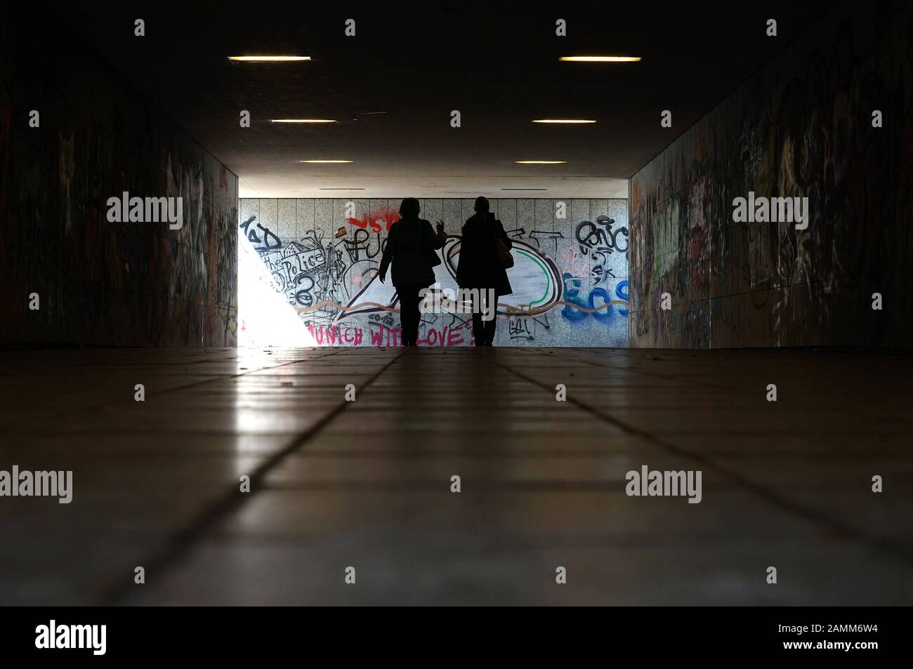 Pedestrians in the pedestrian underpass on the Altstadtring (Thomas ...