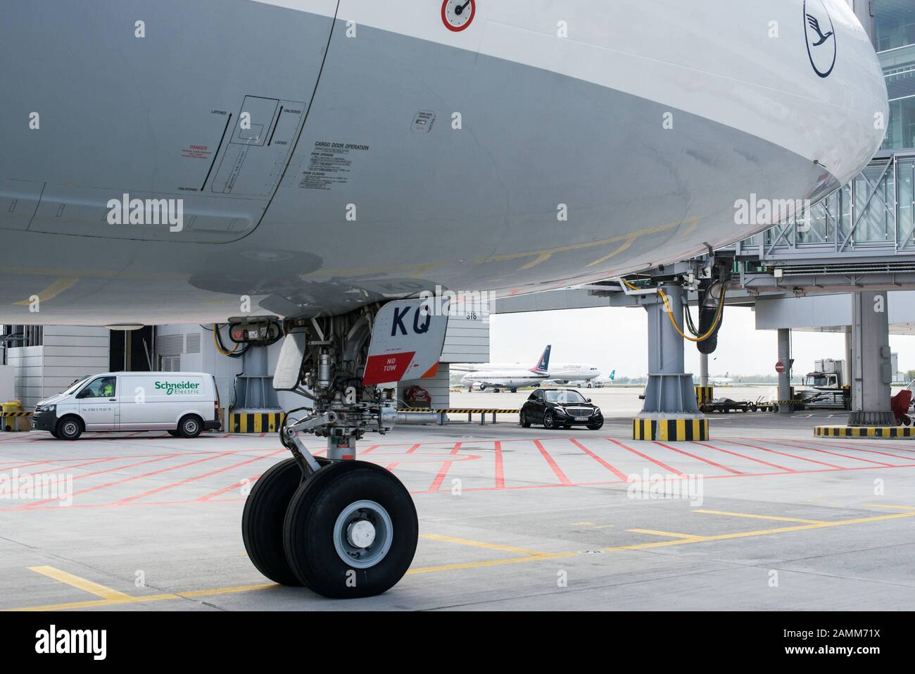 Aircraft stands hi-res stock photography and images - Alamy