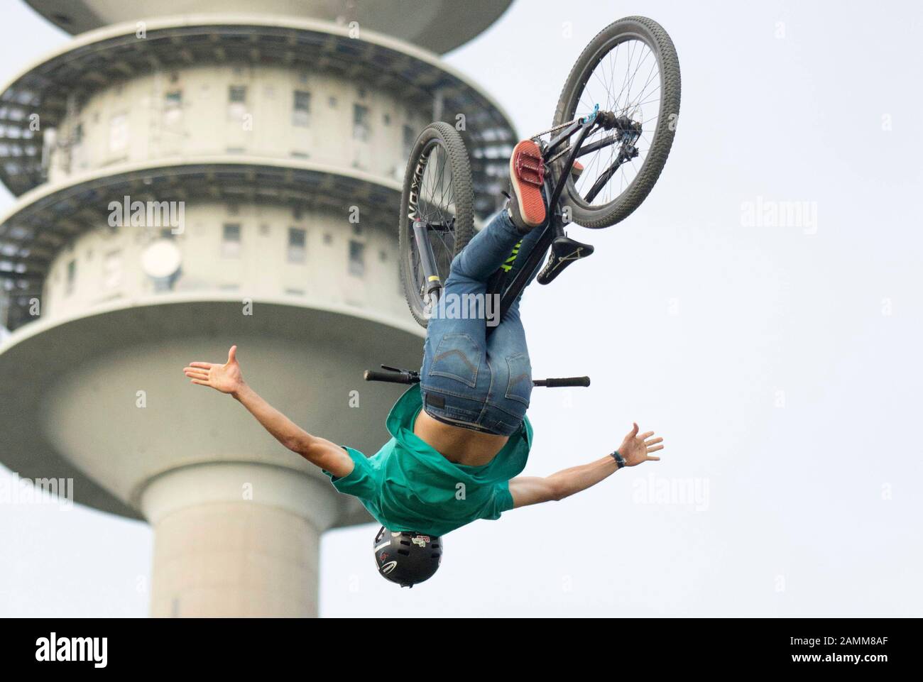Slopestyle mountain biking hi-res stock photography and images - Alamy