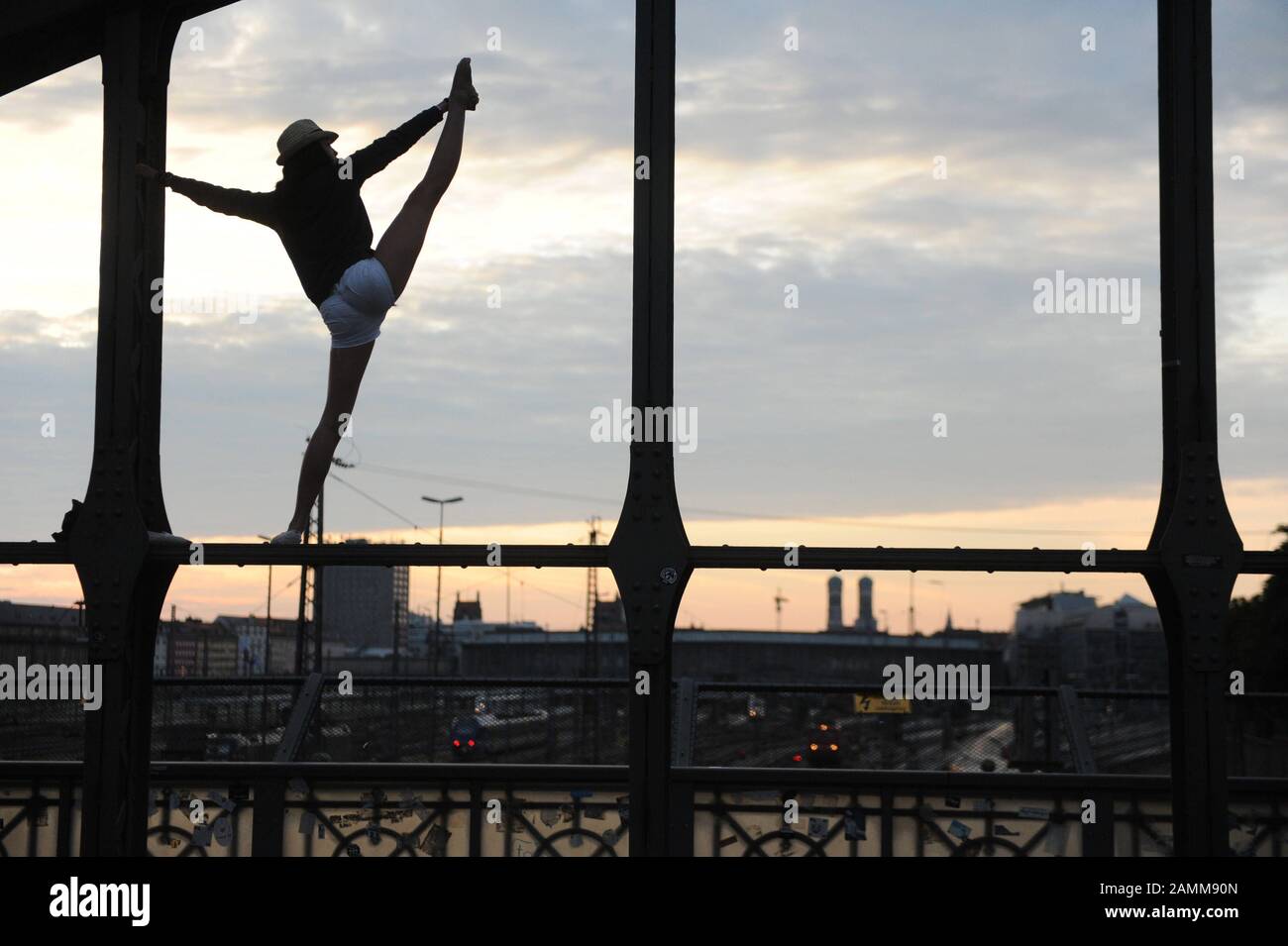 Hacker bridge sunrise munich hi-res stock photography and images - Alamy