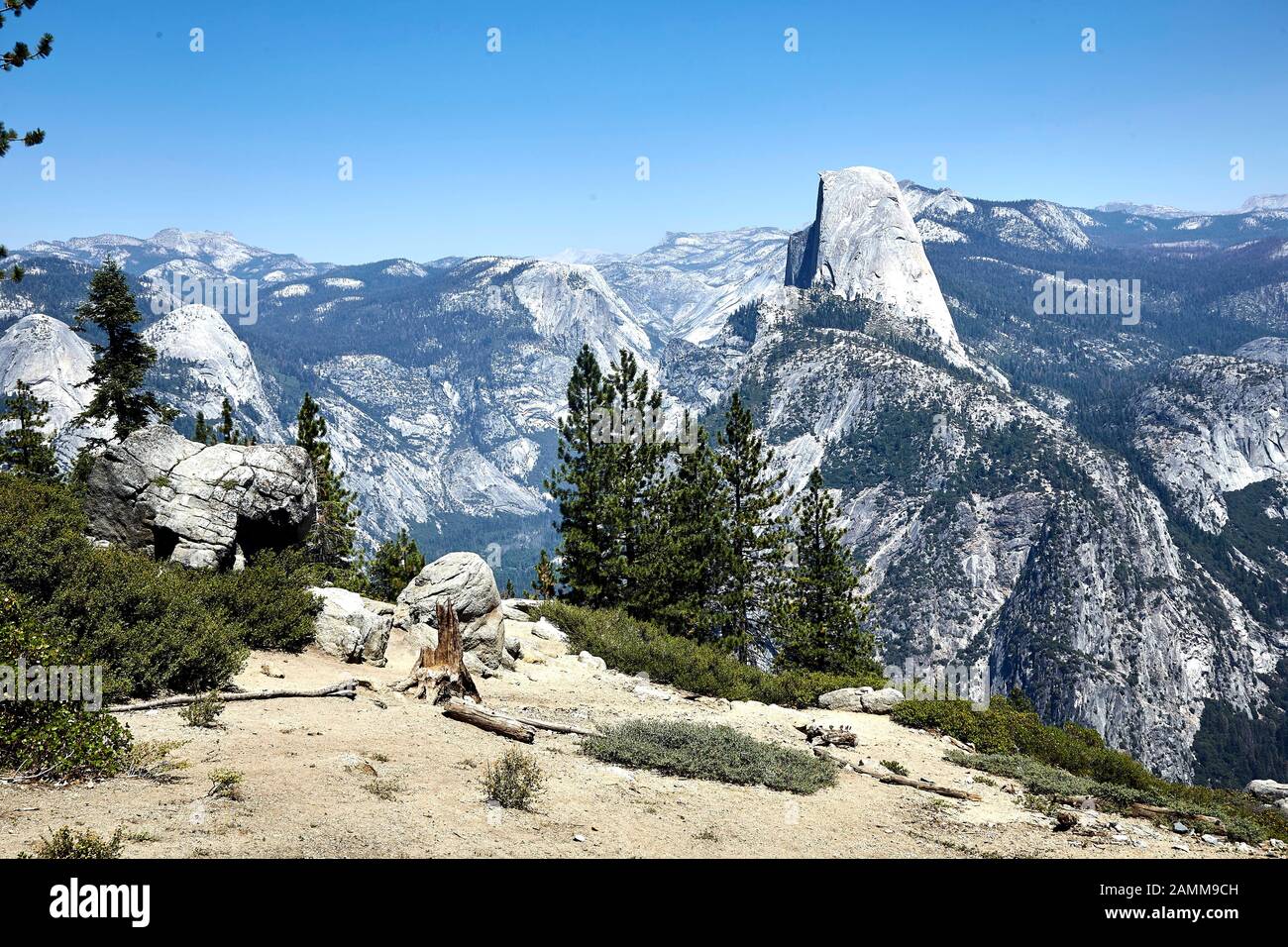 Yosemite National Park, Glacier Point with view to the Half Dome ...