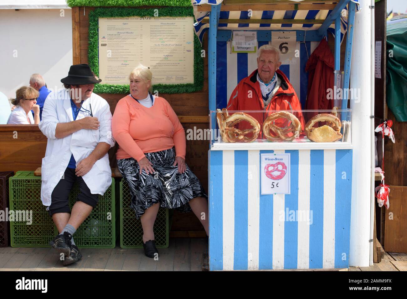 Pretzel stand operator hi-res stock photography and images - Alamy
