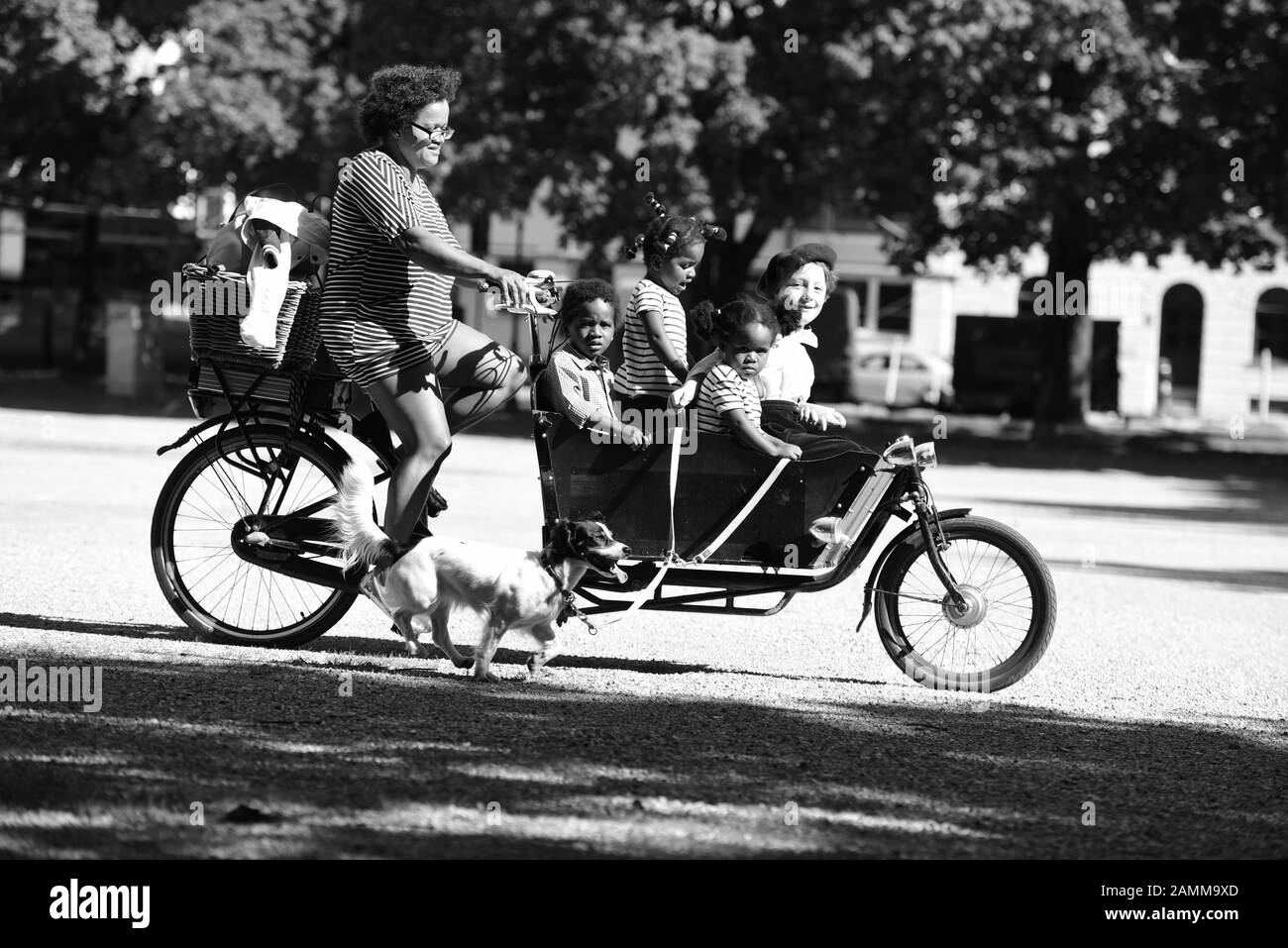 Frenchman beret hi-res stock photography and images - Alamy