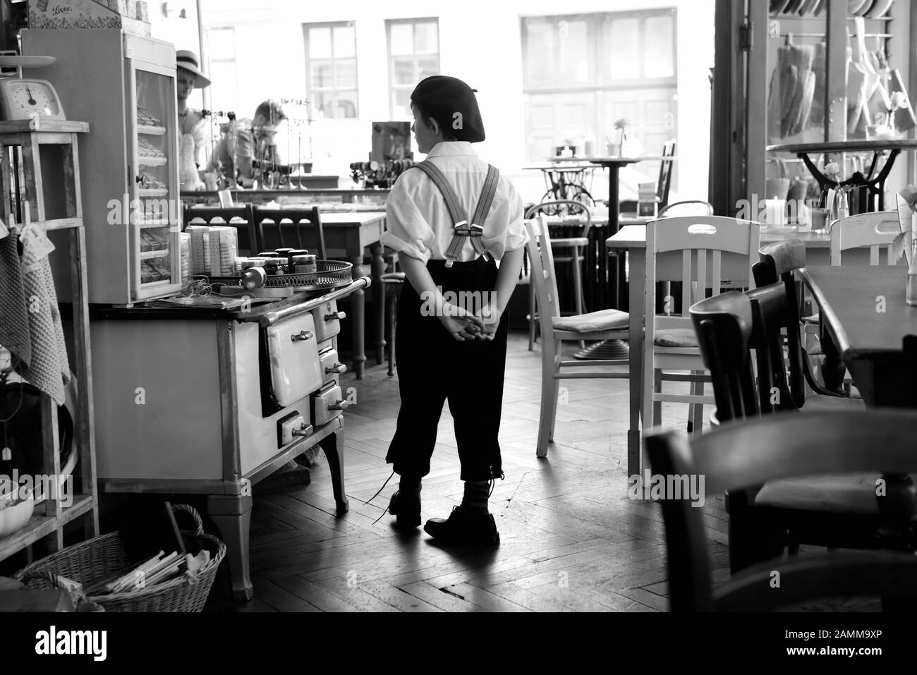 Frenchman beret hi-res stock photography and images - Alamy