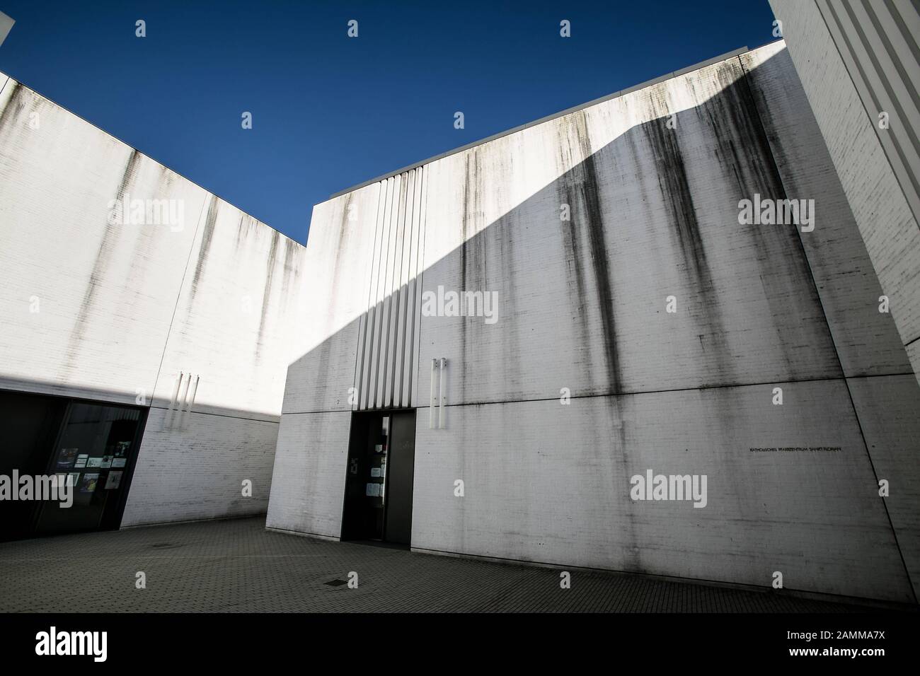Construction defects at the ecumenical church centre on the Platz der ...