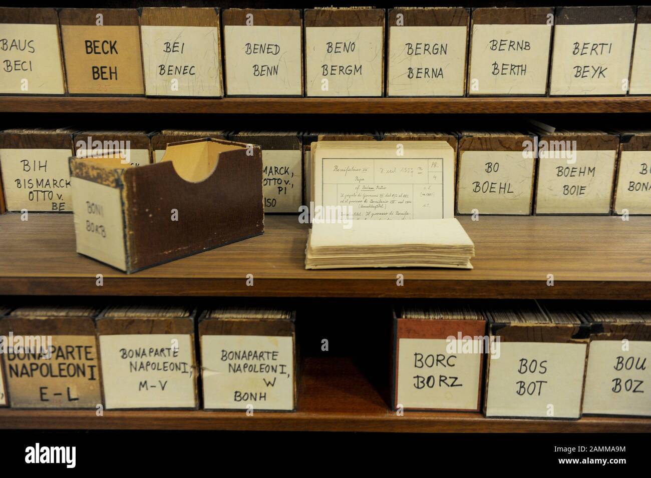 Library registration hi-res stock photography and images - Alamy