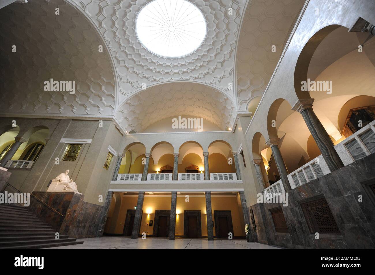 The atrium in the main building of the Munich Ludwig-Maximilians ...