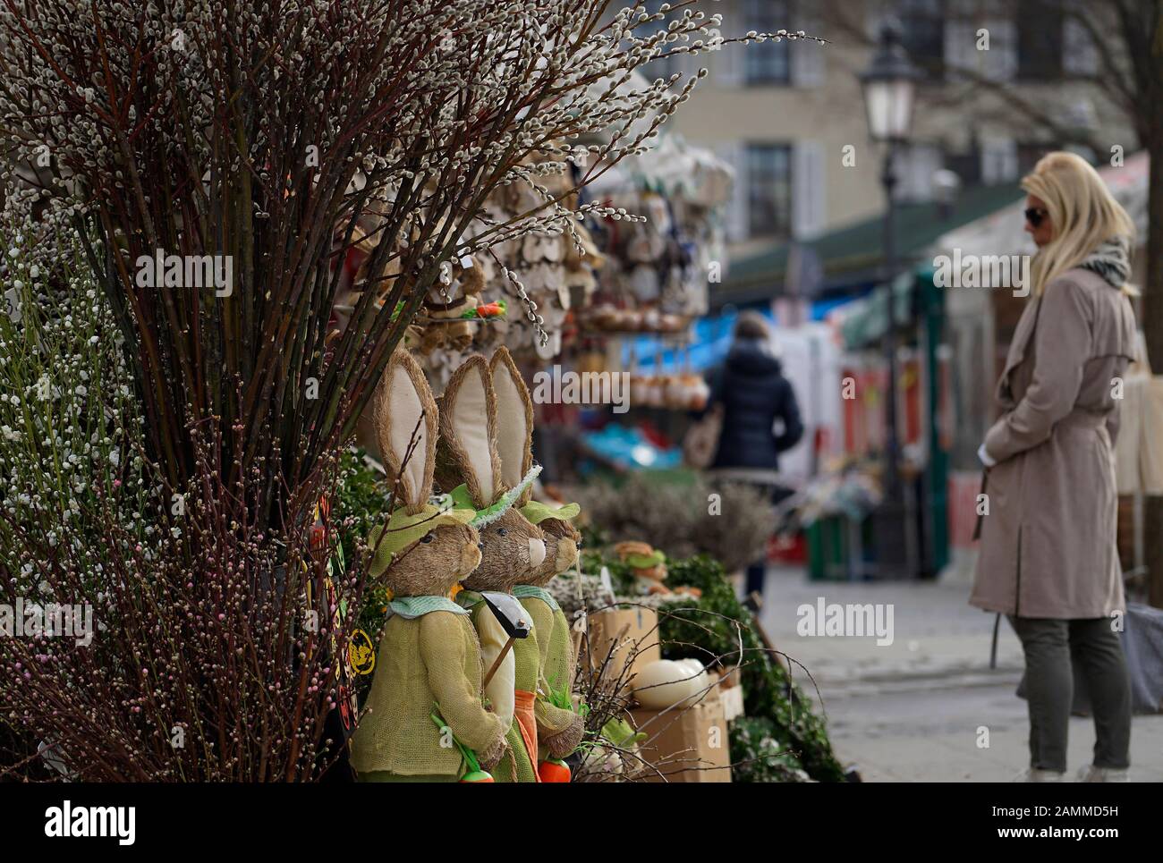 Palm catkin and Easter decoration at the Munich Viktualienmarkt ...
