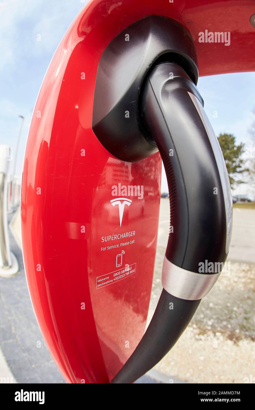 Tesla charging station hi-res stock photography and images - Alamy
