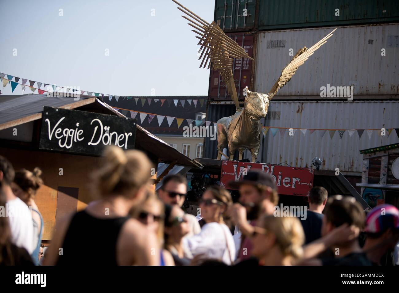 Circus open-air at the beginning of the third "Wannda Circus" cultural ...