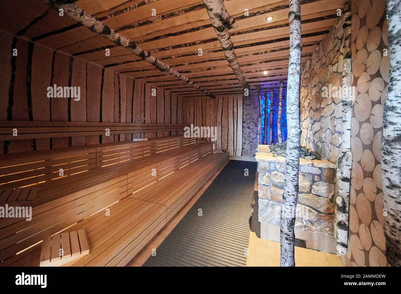 Family in sauna hi-res stock photography and images - Alamy